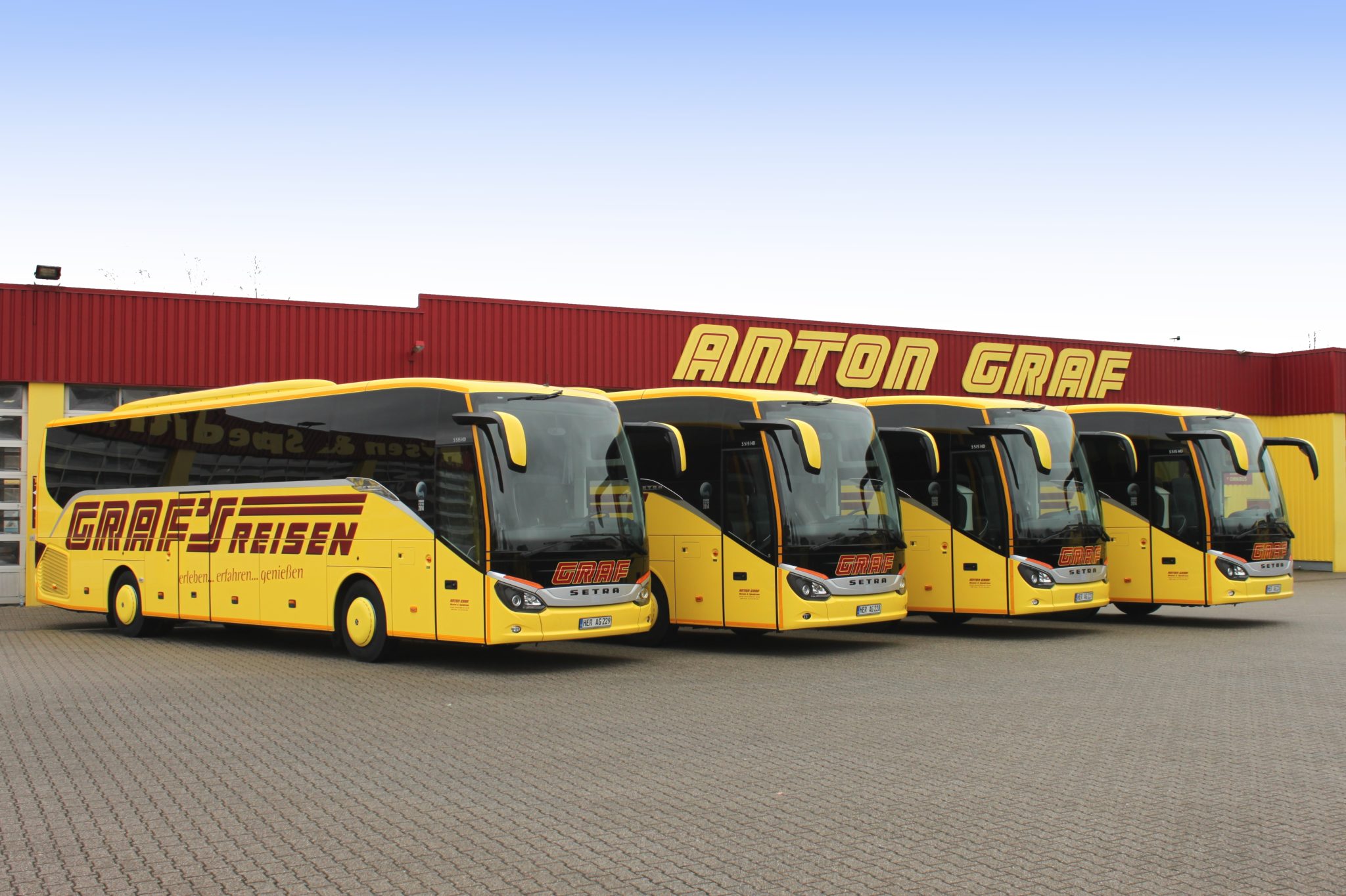 Unsere Fahrzeuge | Graf's Reisen