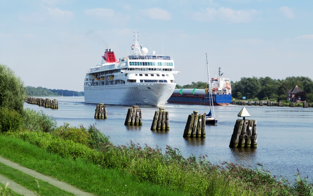 Verwunderlich Fahre Nord Ostsee Kanal Ebenbild